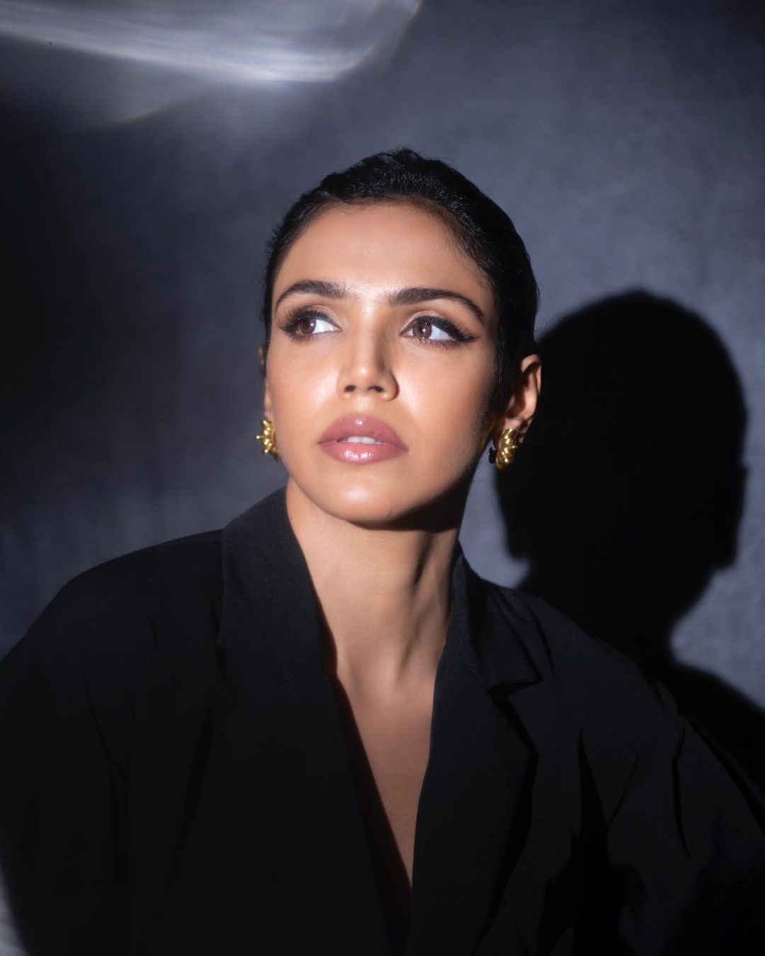 Mirzapur Sweety Gupta aka Shriya Pilgaonka looks hot and glamorous in ...