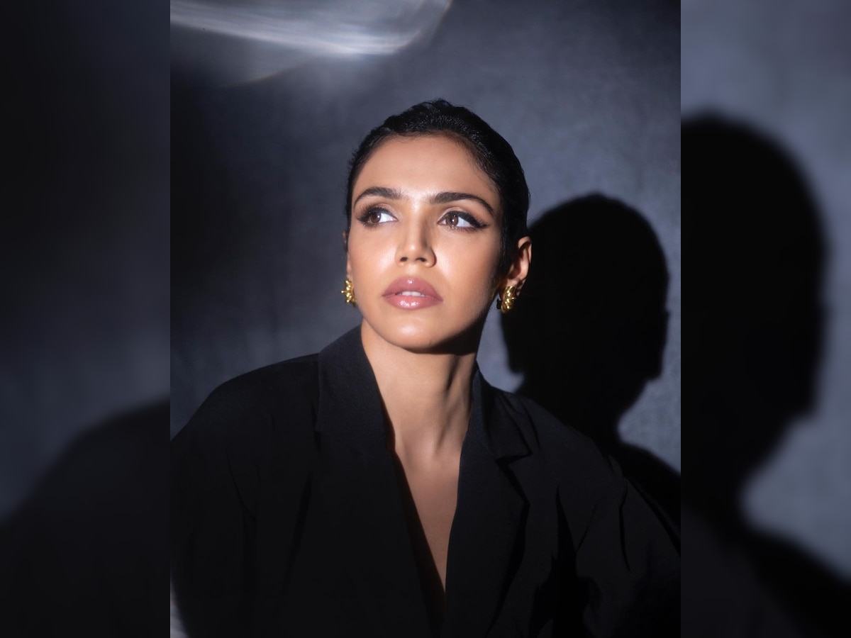 Mirzapur Sweety Gupta aka Shriya Pilgaonka looks hot and glamorous in ...