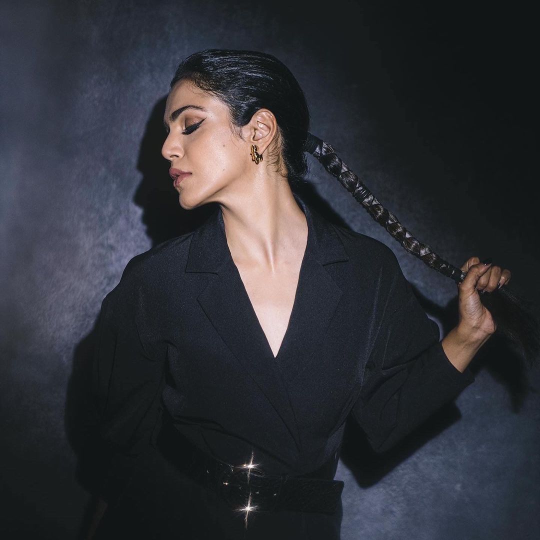 Mirzapur Sweety Gupta aka Shriya Pilgaonka looks hot and glamorous in ...