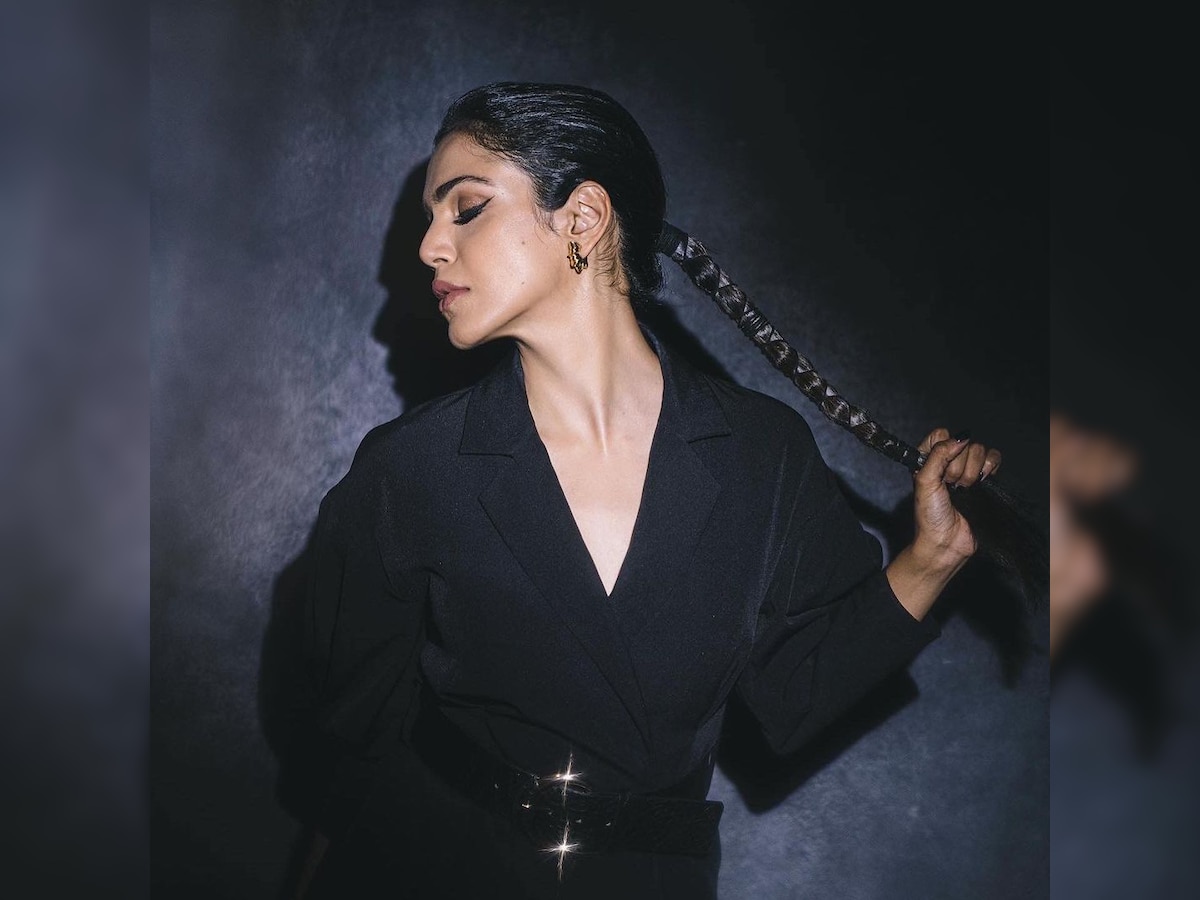 Mirzapur Sweety Gupta aka Shriya Pilgaonka looks hot and glamorous in ...