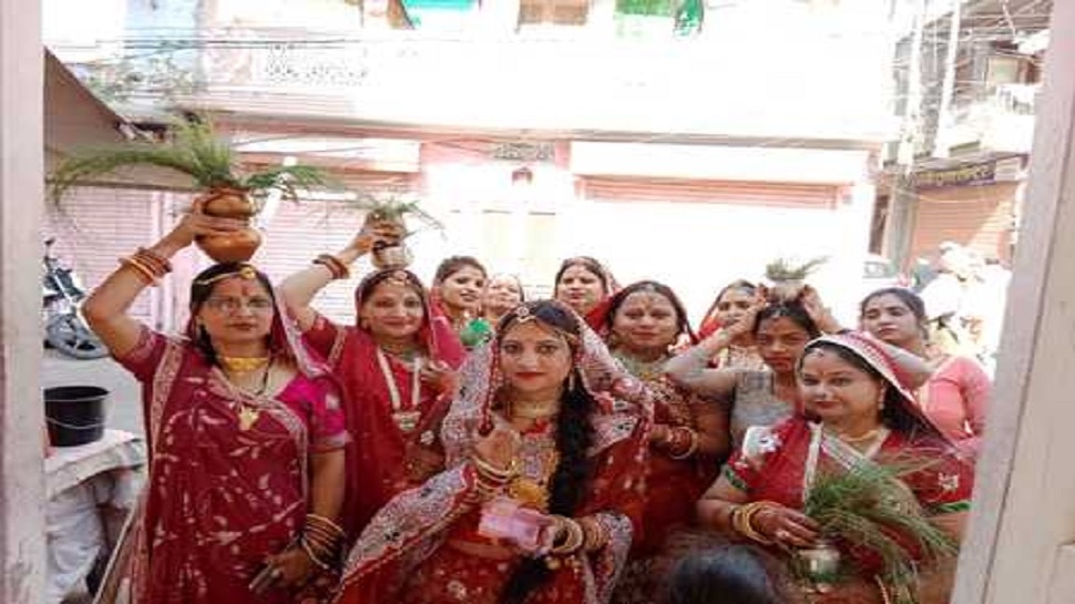 Gangaur pooja in rajasthan worship of Shiva Parvati for happiness of ...