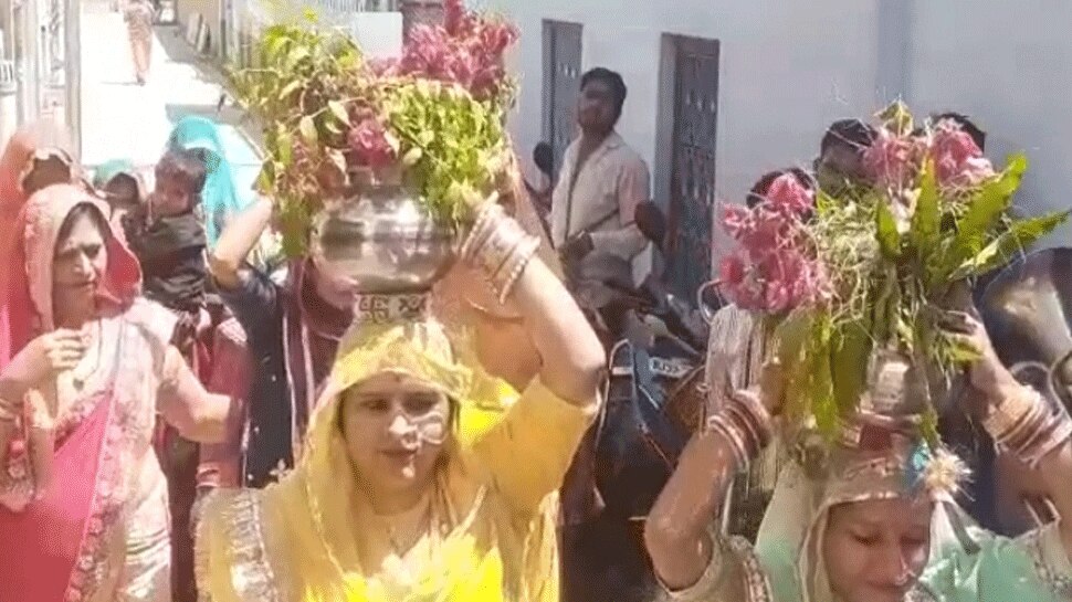 Royal ride of Isar Gangaur taken out in Makrana fair also filled in ...