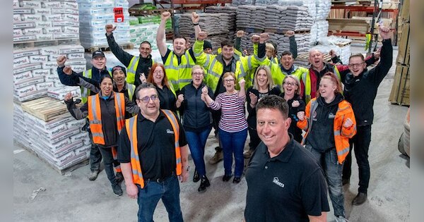 The company got a lot of profit, the boss James Hipkins distributed ...