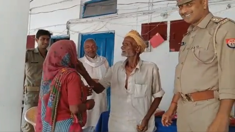 Dada Dadi Fight Video: gonda police station help to solve fight | Dada ...