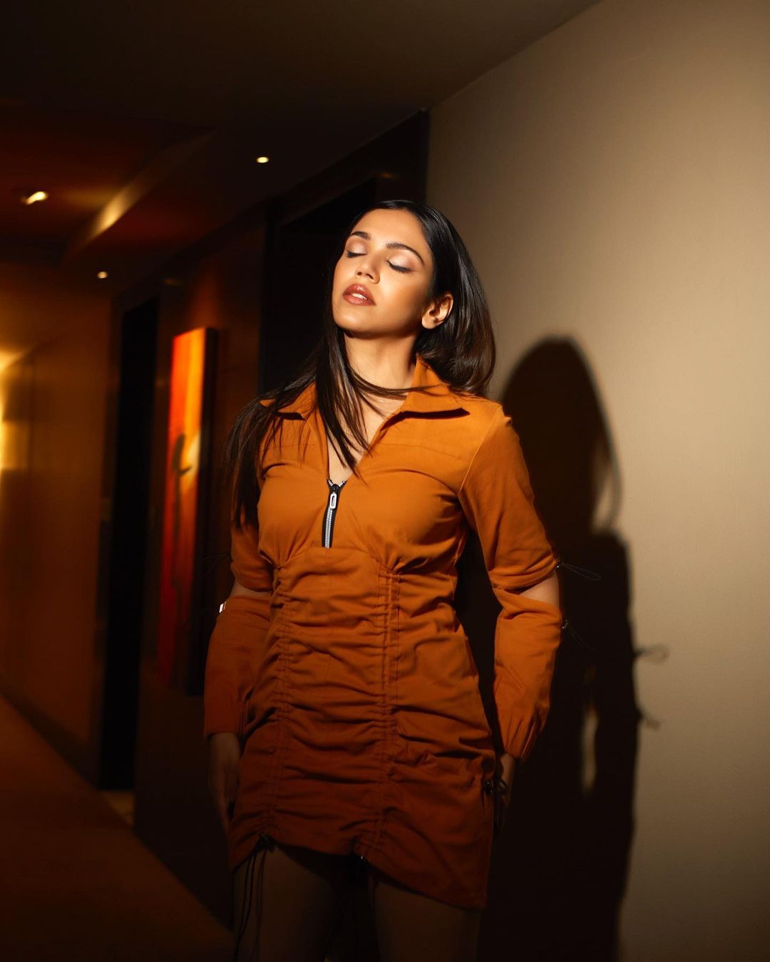 Mirzapur Sweety Gupta aka Shriya Pilgaonkar wear tight mustard color ...