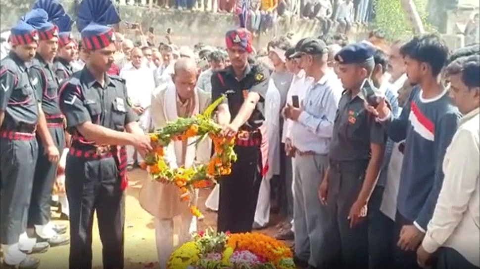 Soldier Manoj Kumar dies of cardiac arrest last rites performed with ...