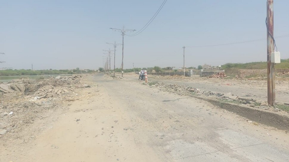 Use of substandard construction material in road construction pwd ...