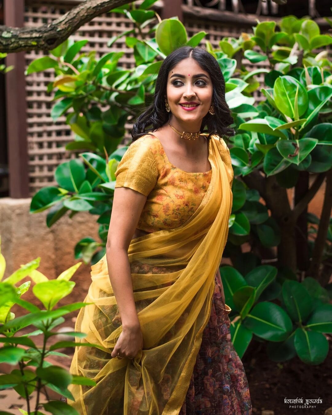 KGF starrer Yash onscreen mother Archana Jois is younger than him see ...
