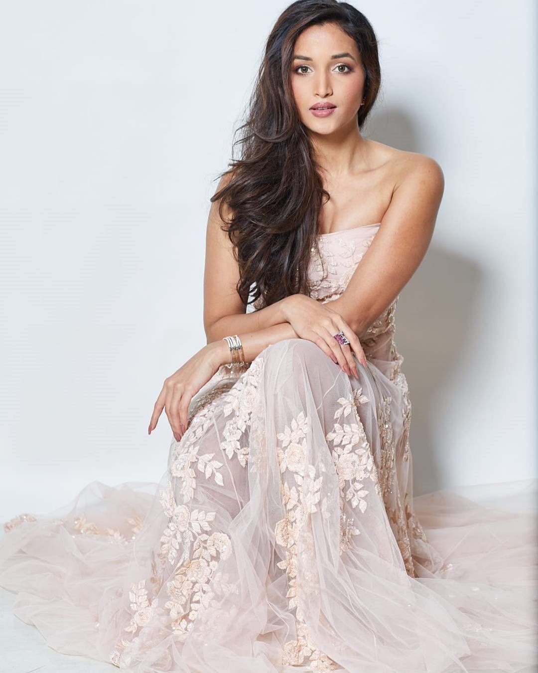 KGF 2 Yash onscreen girlfriend Reena aka Srinidhi Shetty beats ...