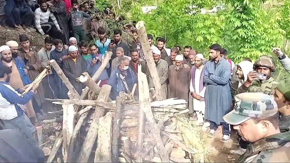 Muslims shoulder the body of a female Kashmiri Pandit Said We are ...