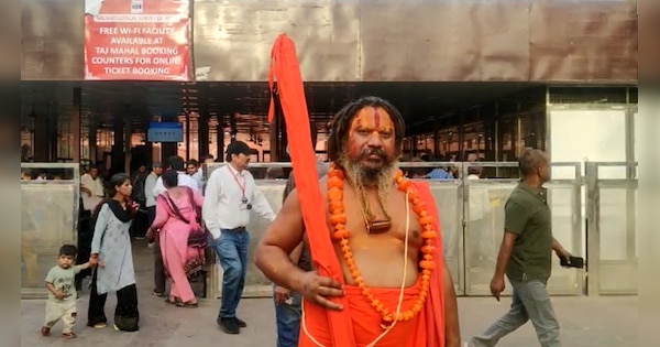 Ayodhya Jagatguru Paramhans Stop To Enter In Taj Mahal By Security