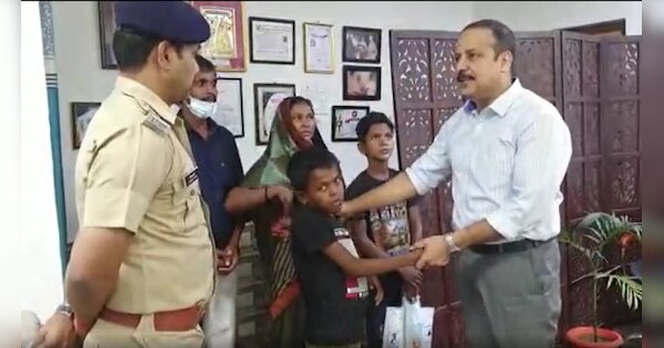DDU RPF Commandant Ashish Mishra returns a mother happiness finds 13 year old lost child | DDU ...