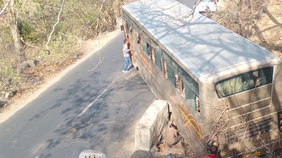 Due to brake failure bus full of passengers collided with the rock ...