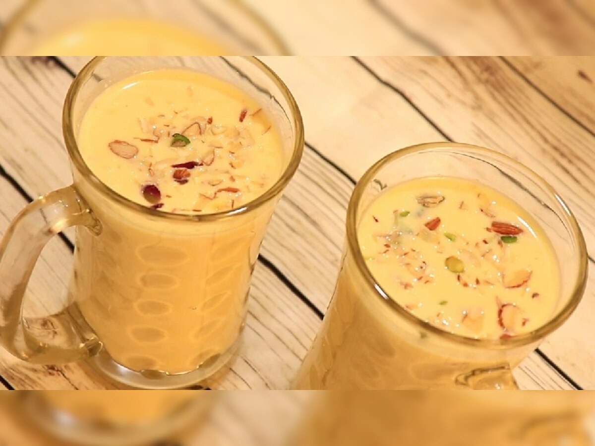 Homemade Saffron Milk Recipe Kesar Doodh ko ghar par banane ki method ...