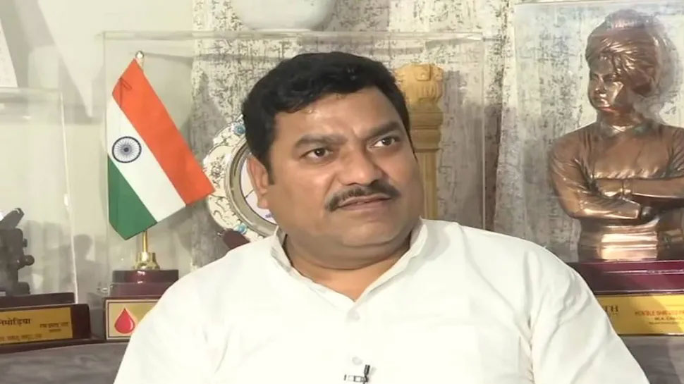 MLA Solanki got costly for making photo viral in dausa rape case victim ...