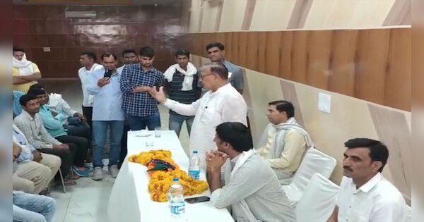 Education Minister Dr. BD Kalla on Bansur tour workers gave a grand ...