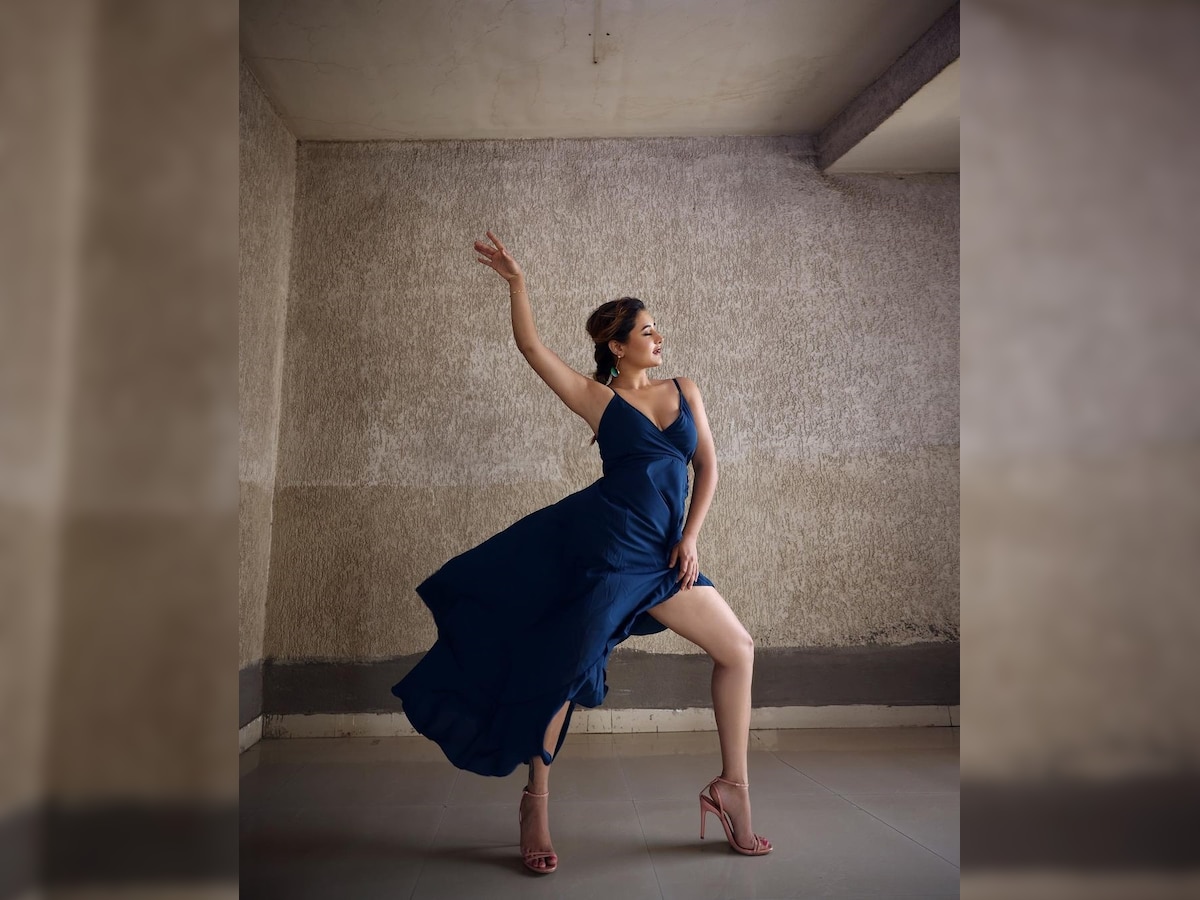 Rashami Desai looks Bold her dress flown during photoshoot hot photos ...