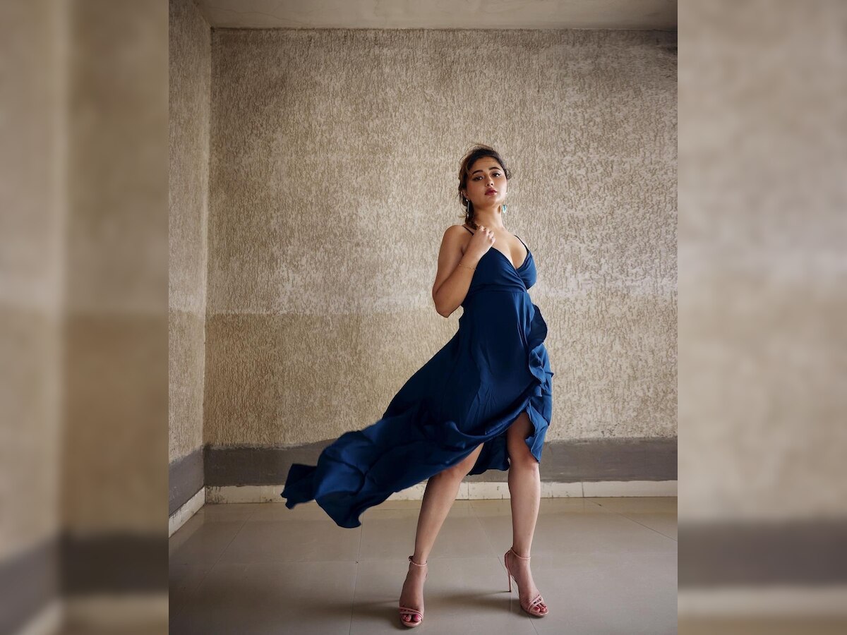 Rashami Desai looks Bold her dress flown during photoshoot hot photos ...