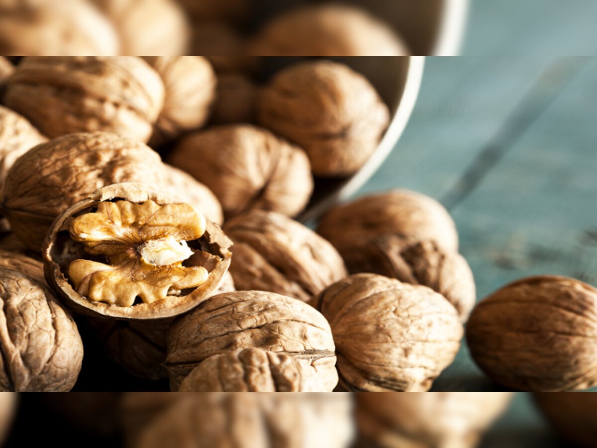 Walnuts benefits for men and women Akhrot ke fayde SMI | Walnuts ...
