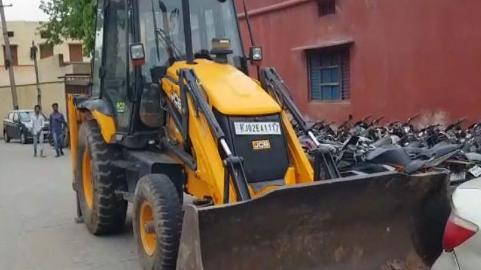 Accused threatened to kill in JCB robbery case case registered | JCB ...