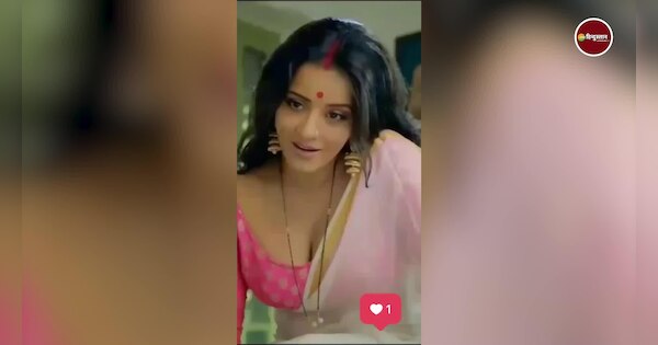 Actress Monalisa oops moment people asking have you blushed | एक्ट्रेस मोनालिसा का सरका पल्लू ...