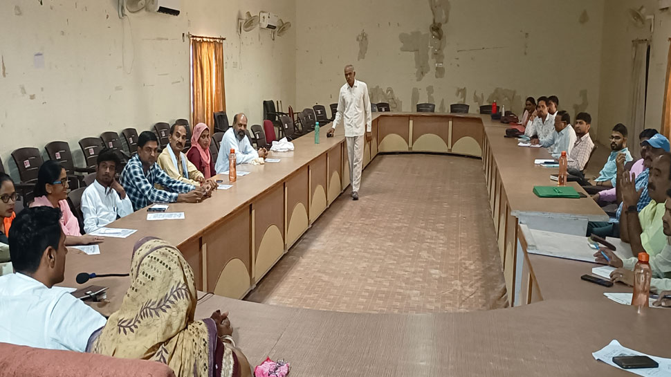 Boycott meeting for not including sarpanch relatives in Panchayat ...
