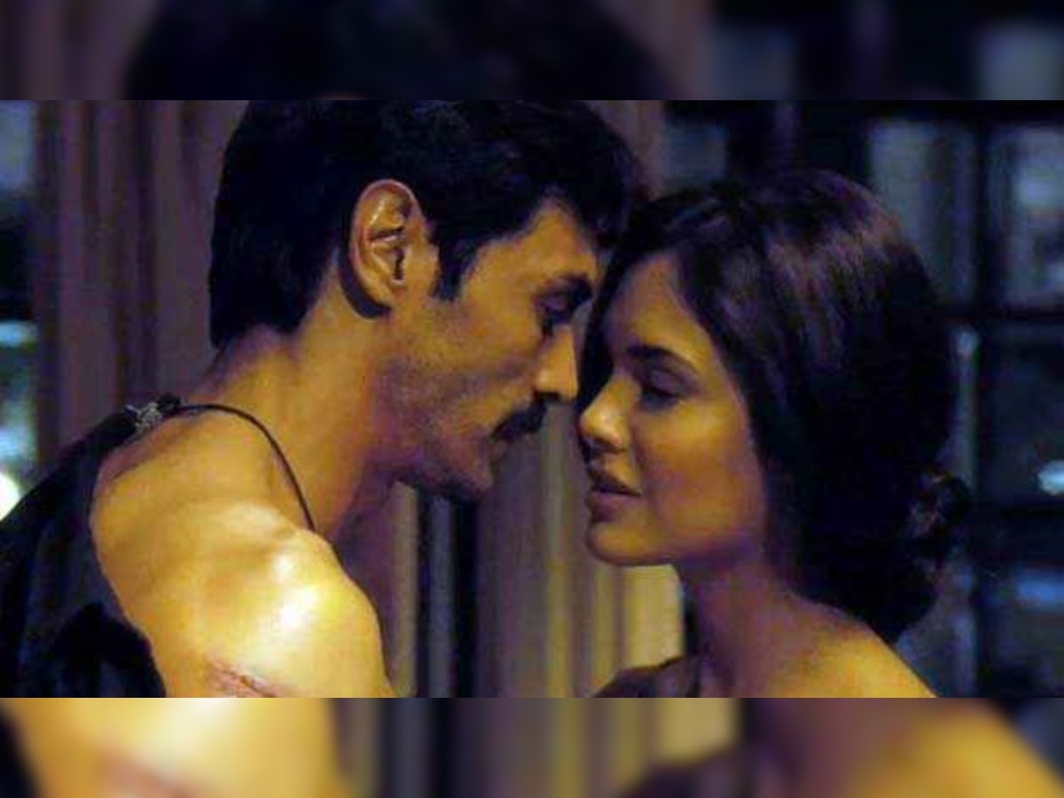 Not only in Aashram 3 Esha Gupta given more bold intimate bed hot ...