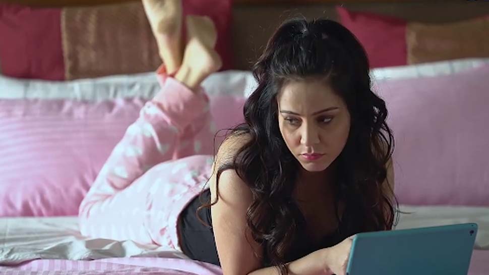 Rajsi Verma and Ruby Bharaj given too much bold and intimate scenes in Charmsukh Mom And ...