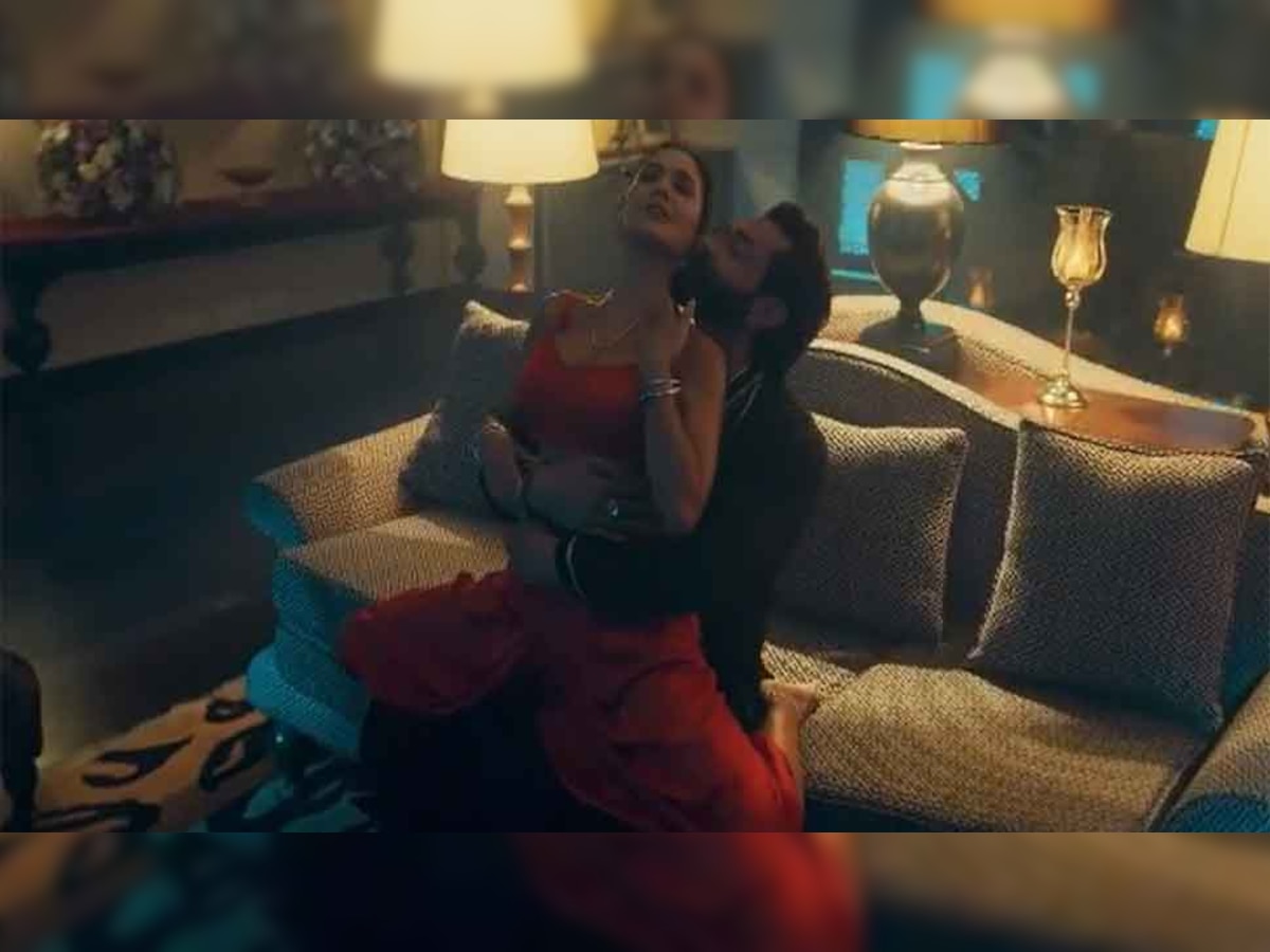 Aashram 3 Esha Gupta talk about her experience on intimate scenes with ...