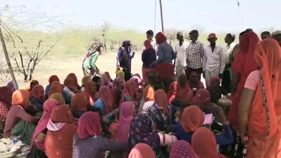 Celebrating World Earth Day took oath to protect the environment gave ...