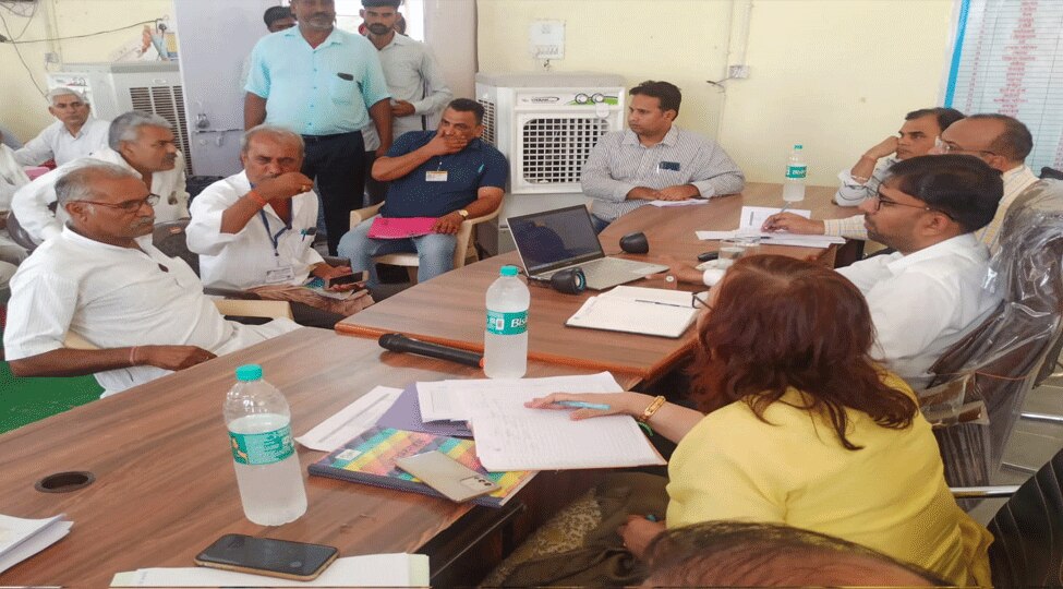 On a visit to Bikaner Collector Poogal area problems heard in the ...