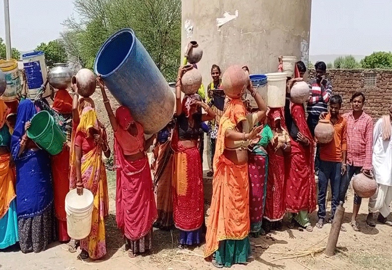 Drinking water crisis deepens in Bansur women demonstrated by bursting ...
