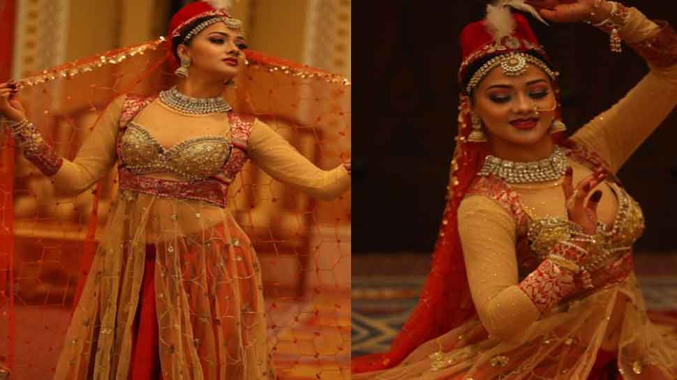 Bhojpuri actress namrata malla dance on chikni chameli, watch video ...