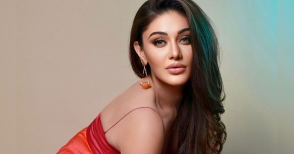 Shefali Jariwala Aka Kanta Laga Girl Goes Bold In Bathtub Photoshoot