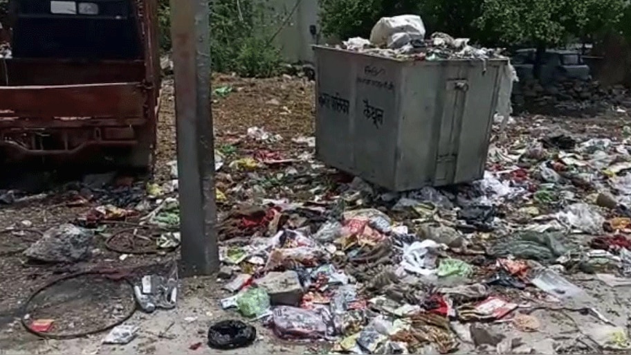 Garbage piled up in Ladpura Kethun people are getting upset due to foul ...