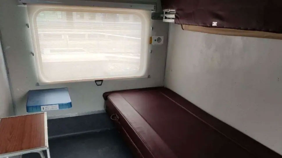 Know difference between 1st AC 2nd AC and 3rd AC coach train in Indian ...