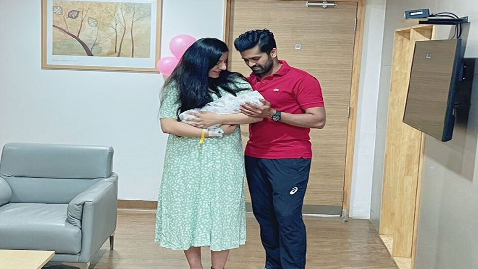 indian team player vinay kumar blessed with baby girl he share photo ...