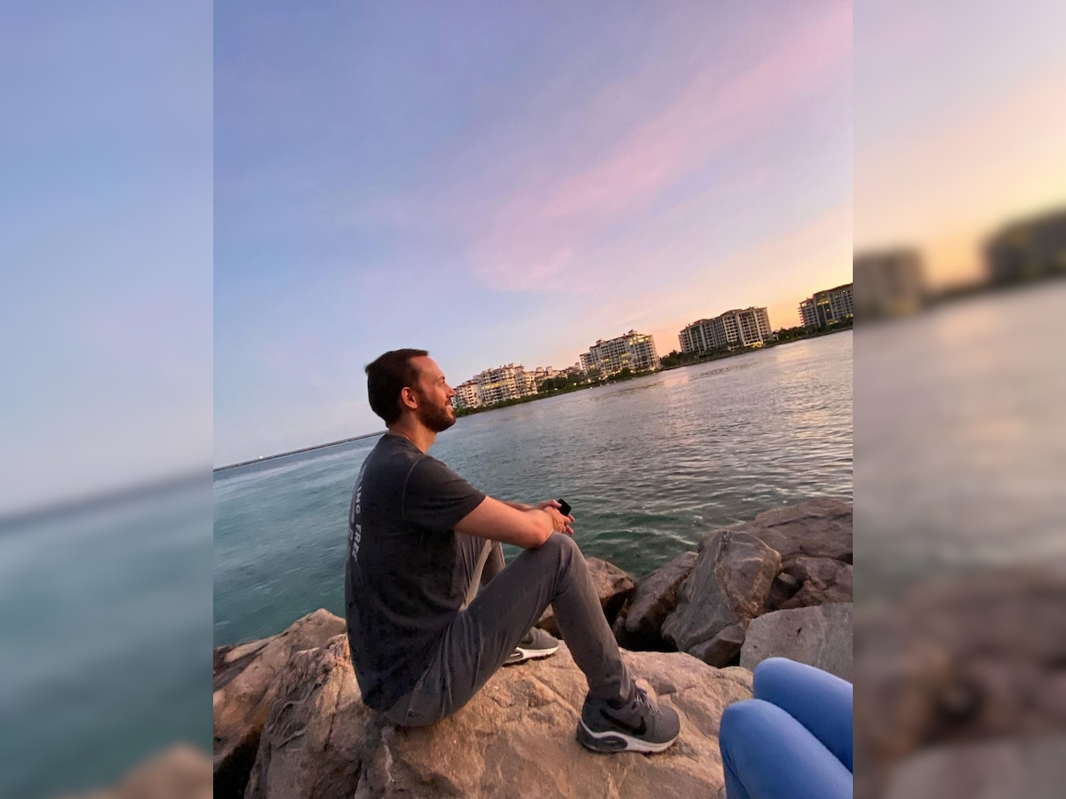 esha gupta intimate with boyfriend on beach touches private body parts ...