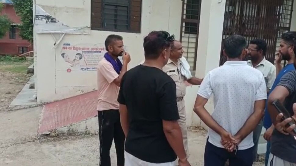 Trailer crushed the girl on NH 52 Badanayagaon highway of Bundi ...