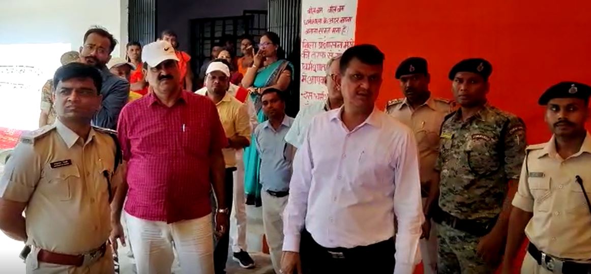 DM Naveen Kumar inspected the Kanwar camp and review of the system ...