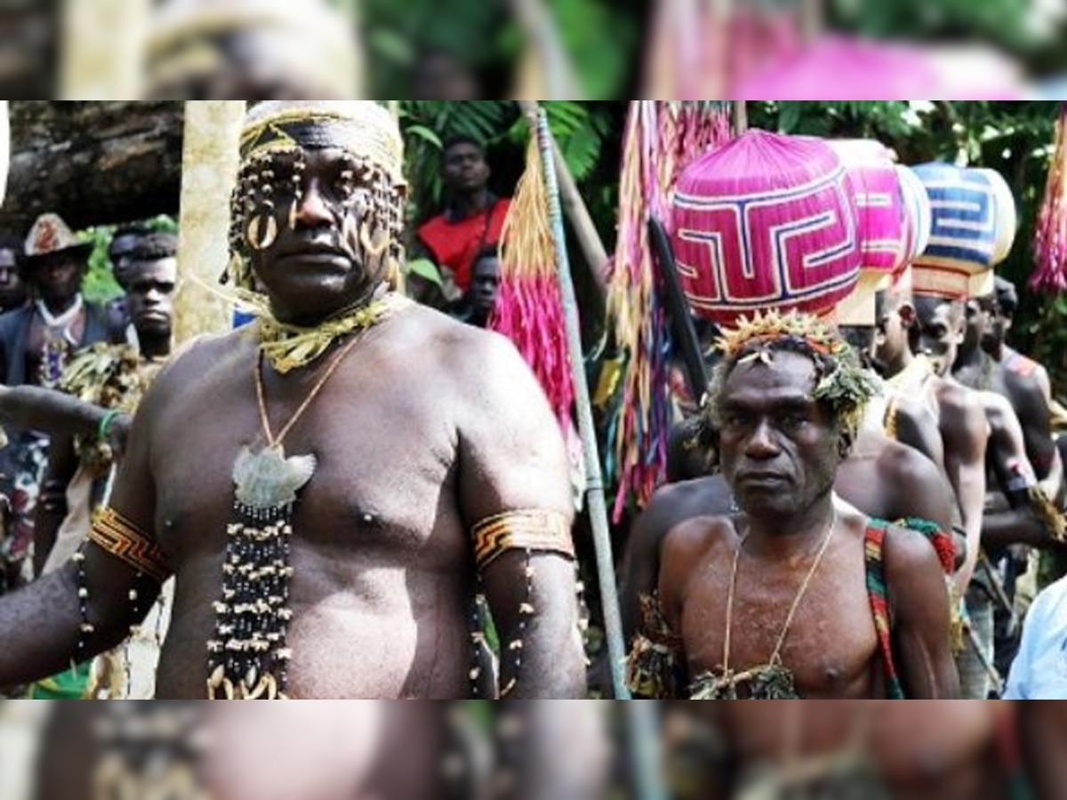 asmat tribe people ate heads of enemies and use skulls as pillows and ...