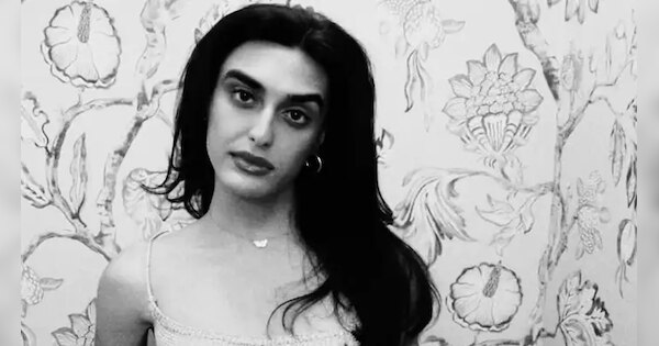 Kite Runner, Thousand Splendid Suns among others Author Khaled Hosseini ...