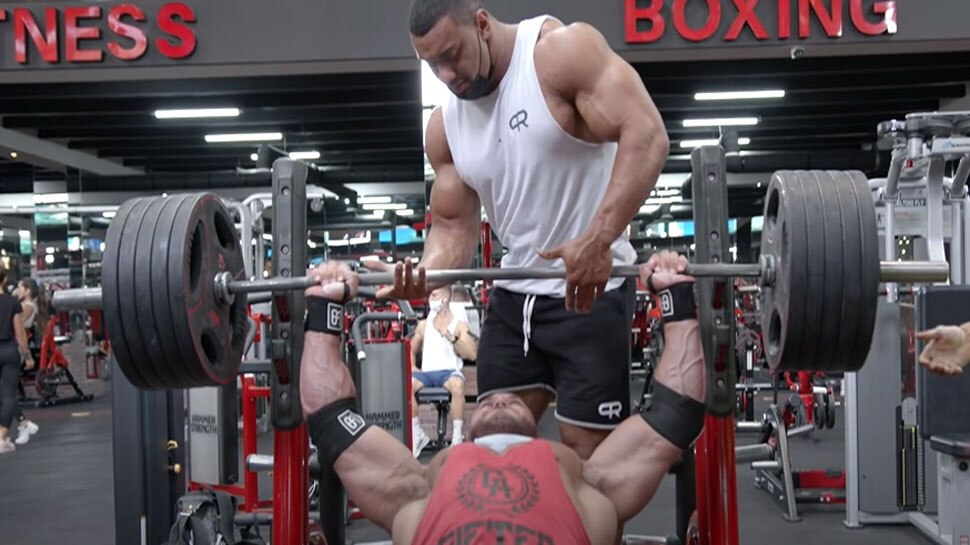 viral video of bodybuilder lifting 220 kg weight career threatening ...