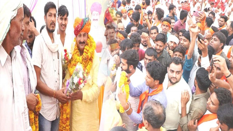 BJP leader Mukesh Goyal 50th birthday celebrated crowd gathered in ...