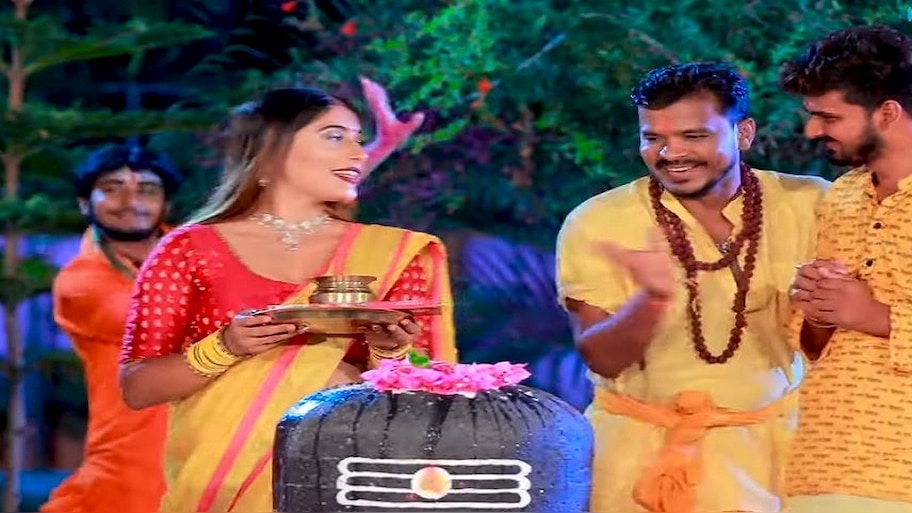 Pramod Premi Yadav new song Bhola Ke Pujerin Hai went viral watch video ...
