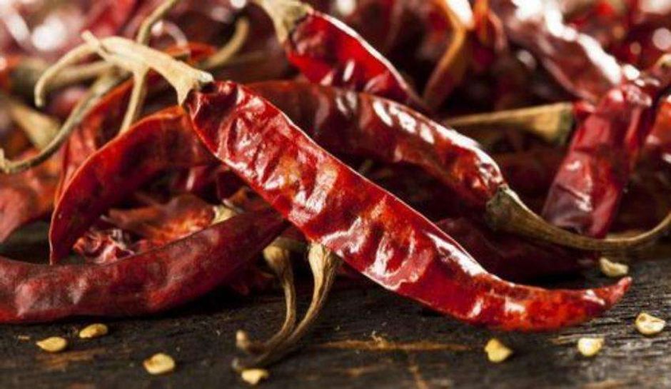 Laal Mirch Ke Upay: इंटरव्यू के लिए जा रहे हैं तो कर लें लाल मिर्च का ...