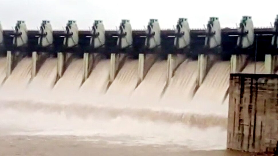 Flood in MP Indira Sagar Dam gates also opened villages danger banks ...