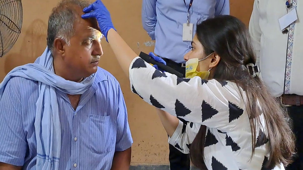 Free eye medical camp organized at Pandit Bachhraj Vyas Adarsh Vidya ...