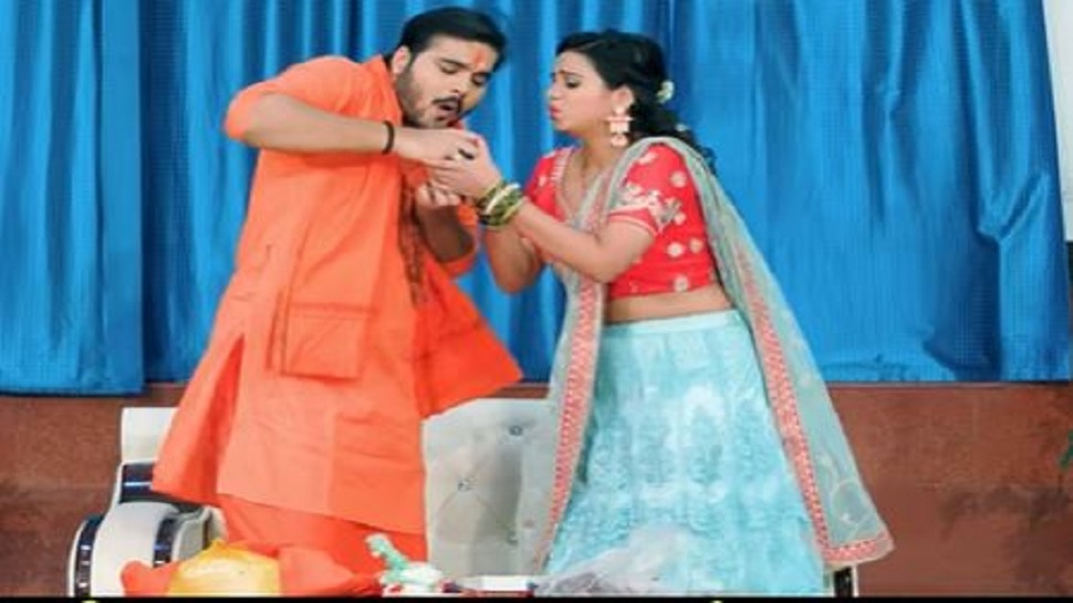 Arvind Akela Kallu New Bhojpuri Song Hariyar Chudiya Kalai Me Went ...