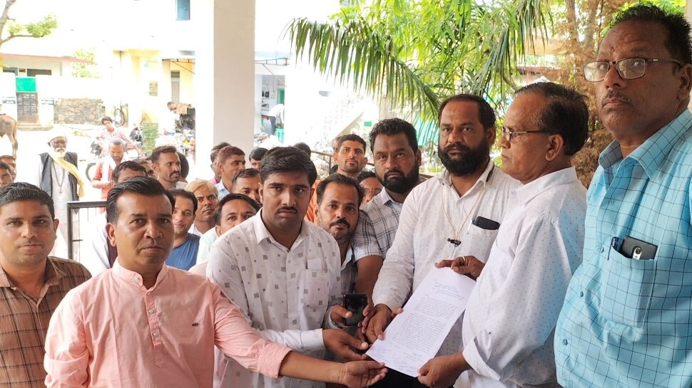 Demonstration of Panchayat assistants in Amet of Rajsamand memorandum ...